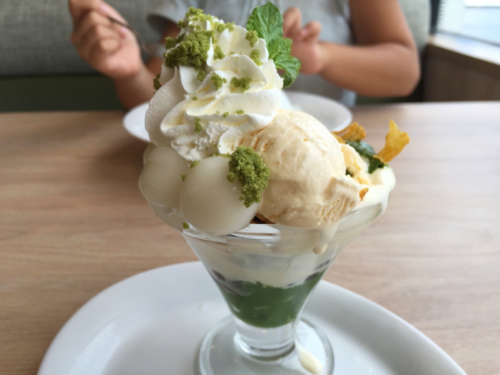 Hiyashi Chuka & green tea parfait in Denny’s | 1 minute traveller